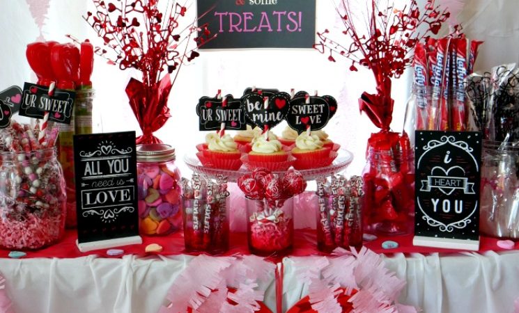 Valentine's Day Candy Buffet and FREE Candy Bar Printable